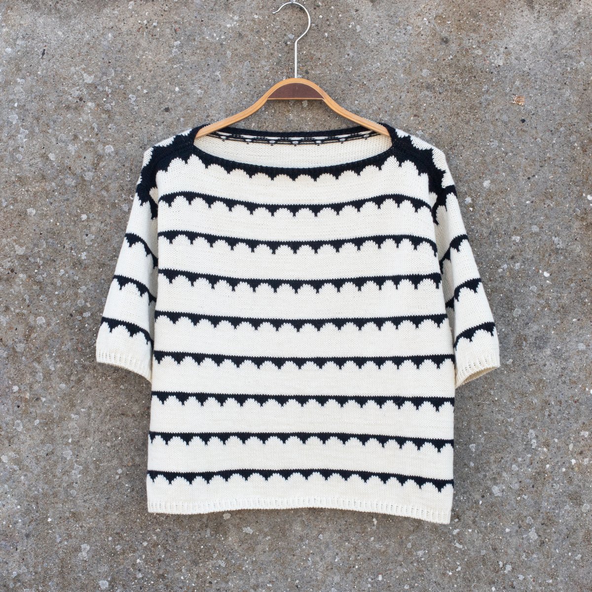 ROBINIA TEE - English knitting pattern by Anne Ventzel